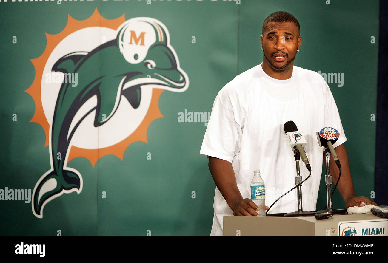 Apr 10, 2006; Davie, FL, USA; Miami Dolphins new quarterback Daunte ...