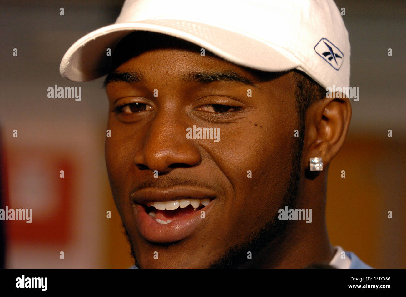 Apr 27, 2006; Manhattan, NY, USA; NY PAPERS OUT. REGGIE BUSH, running ...