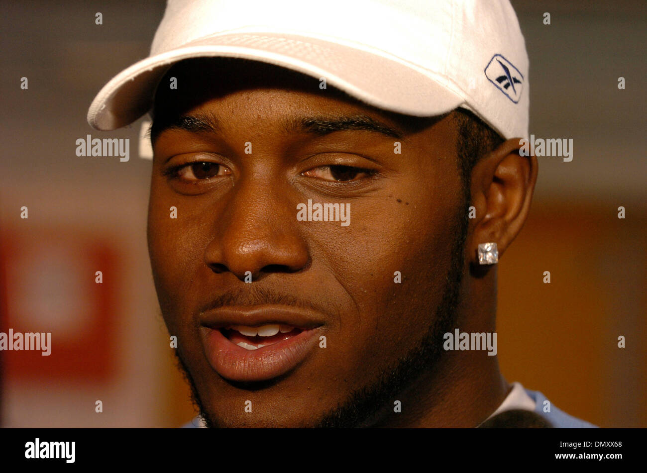 Apr 27, 2006; Manhattan, NY, USA; NY PAPERS OUT. REGGIE BUSH, running ...