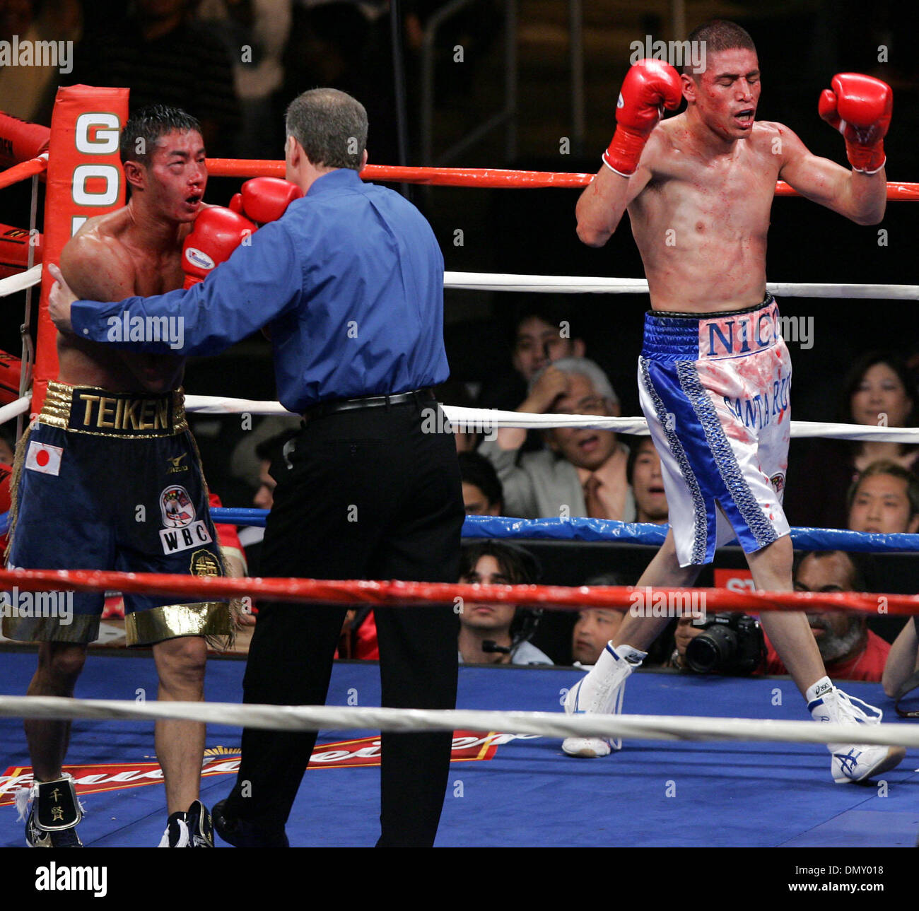 May 20, 2006; Los Angeles, CA, USA; (R) Jose Armando Santa Cruz ...