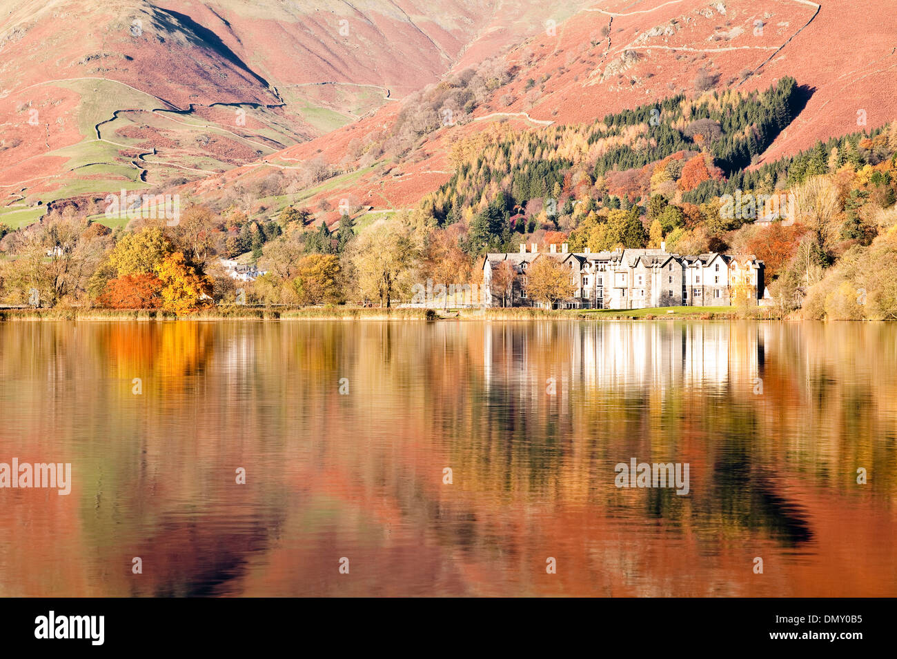 Autumn colours reflected into Grasmere lake in the Lake District ...