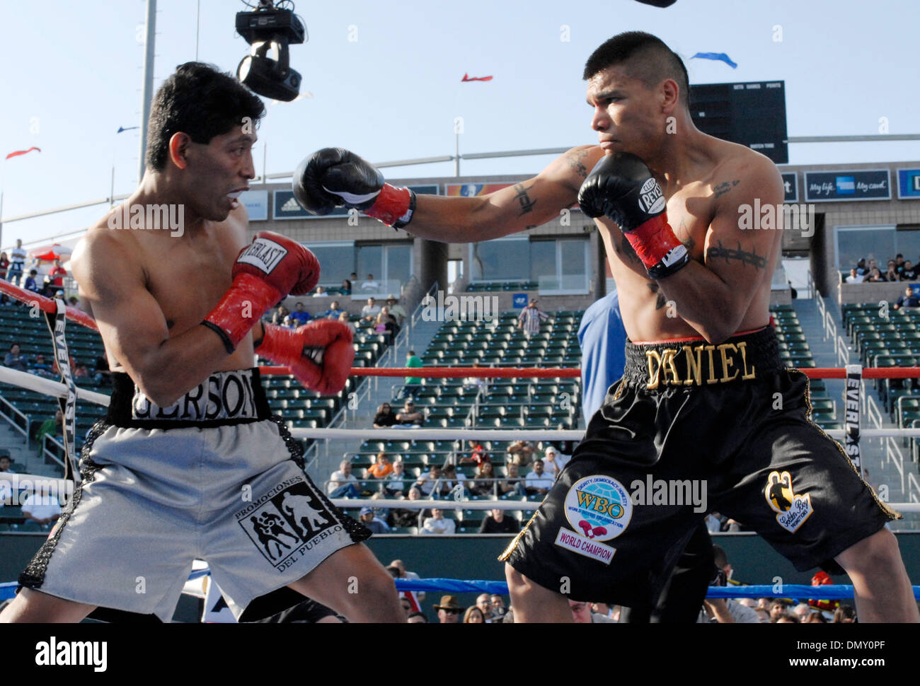 May 27, 2006; Carson, CA, USA; DANIEL PONCE DE LEON (black trunks ...