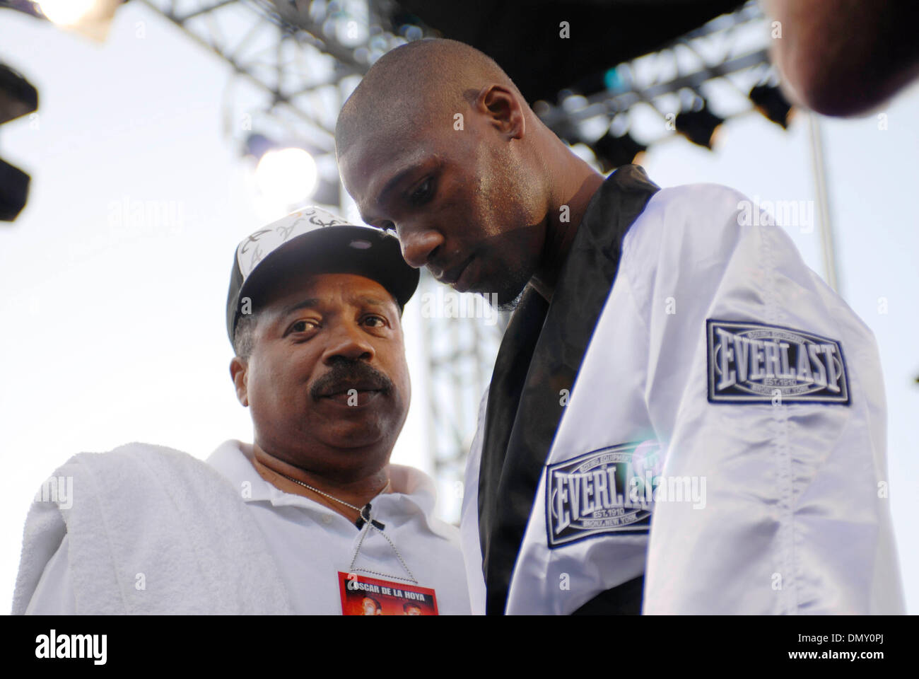 May 27, 2006; Carson, CA, USA; Boxer PAUL WILLIAMS (white trunks ...