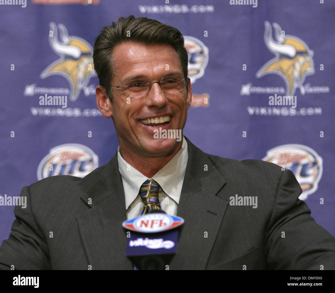 Minnesota vikings practice facility hi-res stock photography and images ...