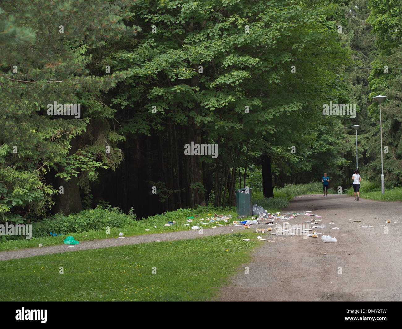 Trashcan park hi-res stock photography and images - Alamy