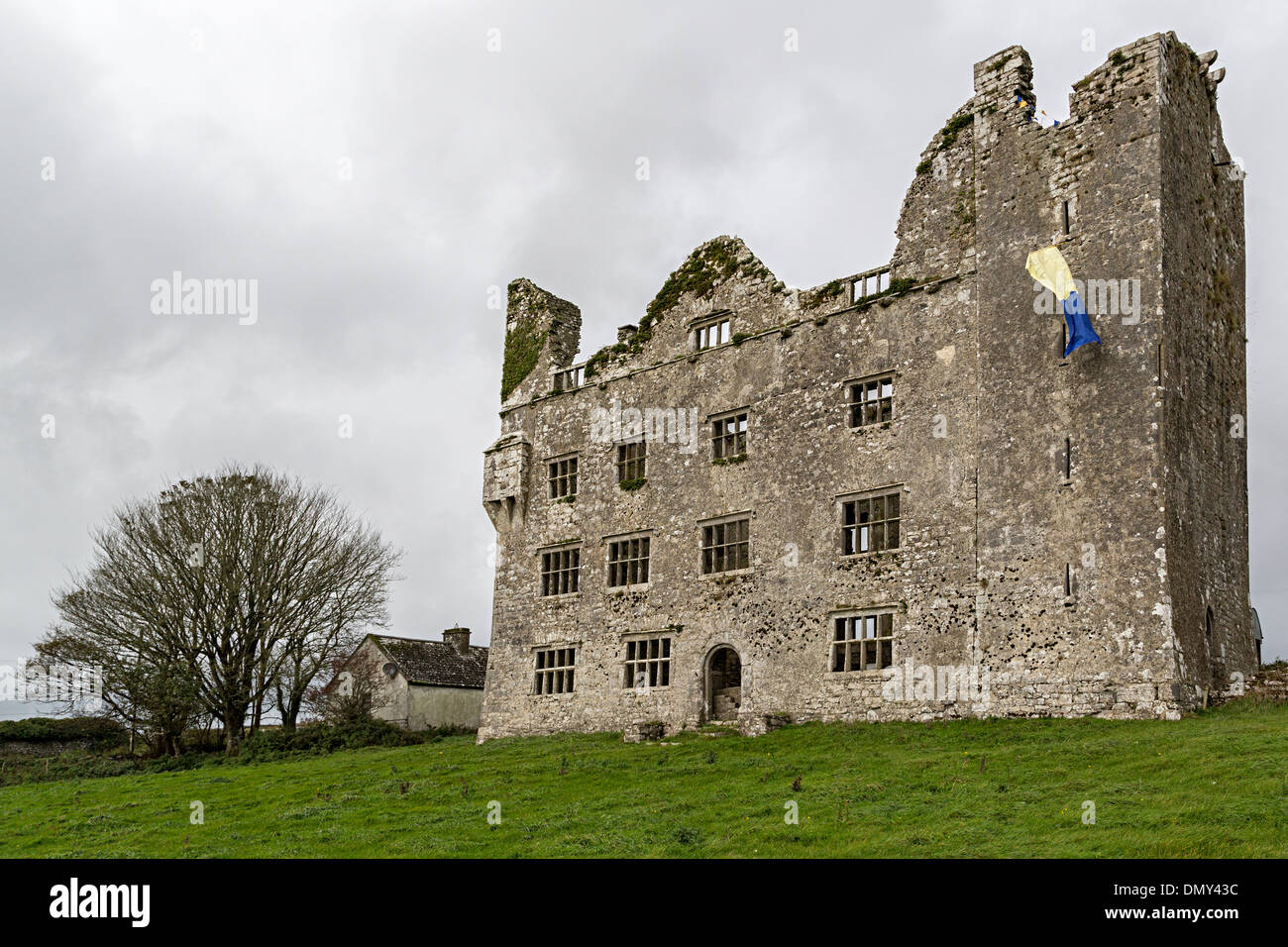 The burren ireland castle hi-res stock photography and images - Alamy