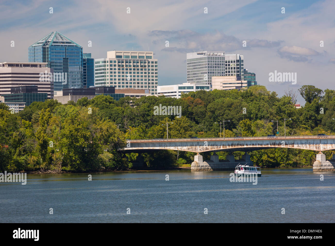 ROSSLYN, VIRGINIA, USA - Rosslyn skyline and Potomac River and ...