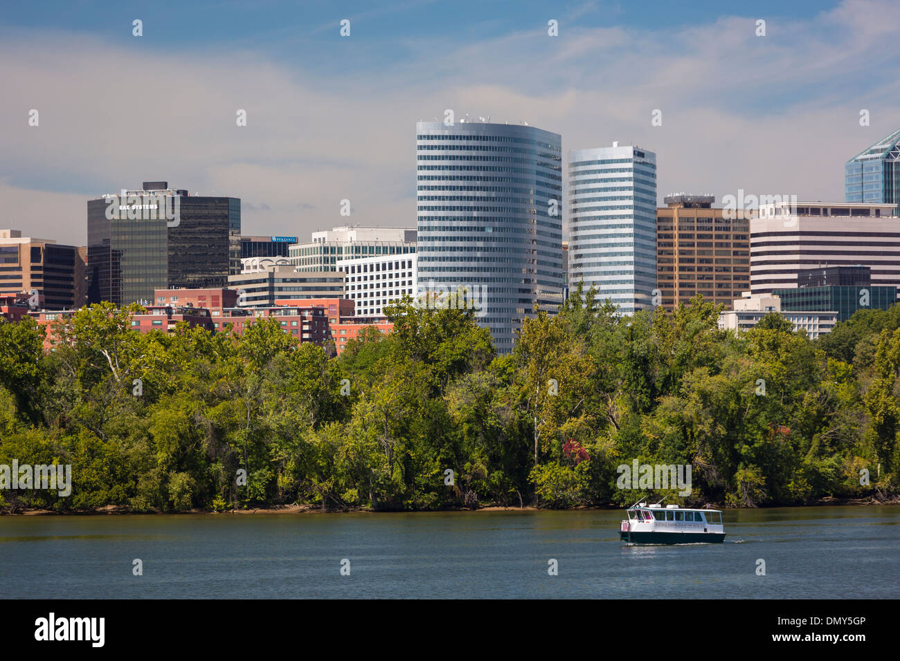 ROSSLYN, VIRGINIA, USA - Rosslyn skyline and water taxi on Potomac ...