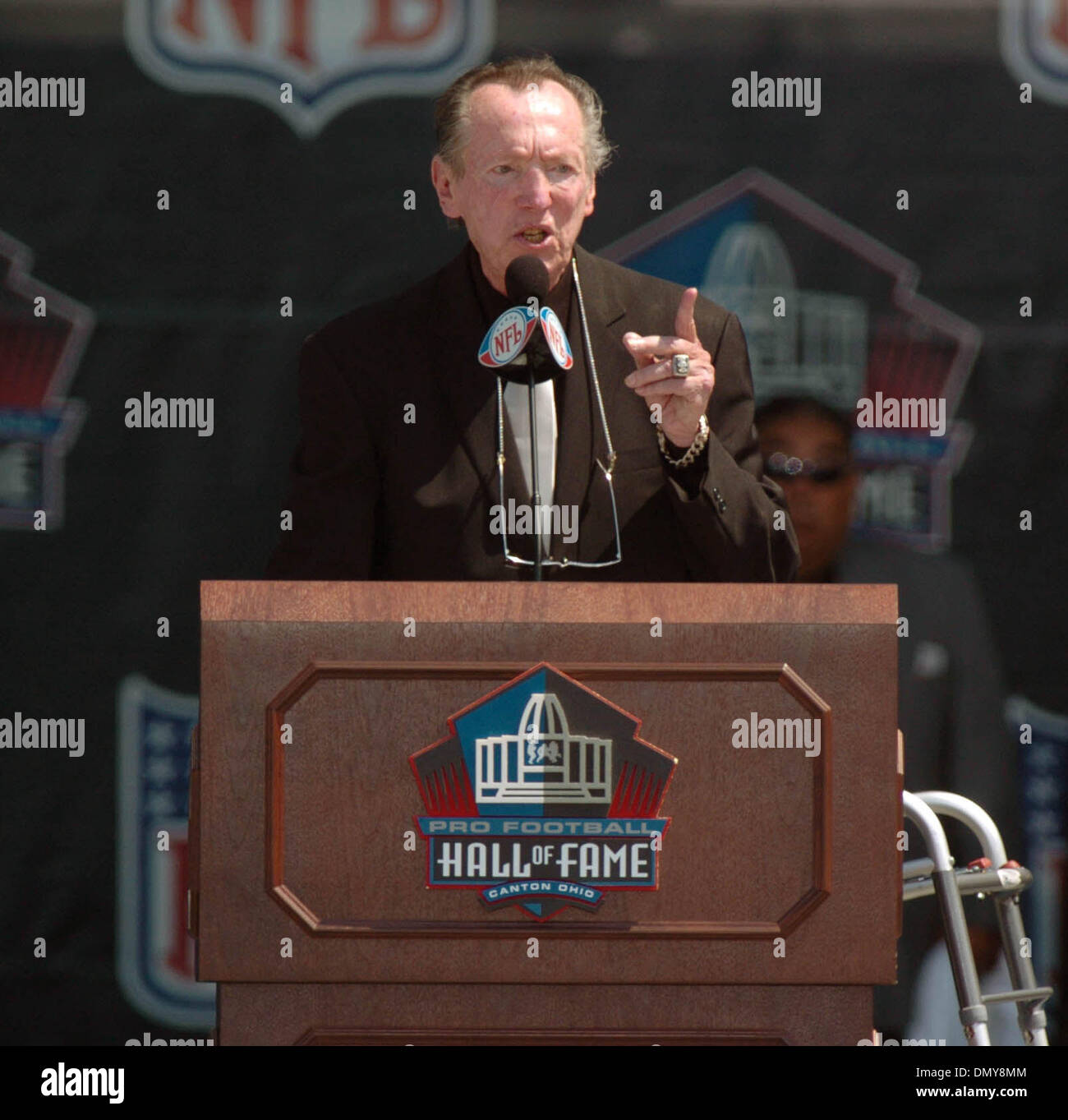 Pro football hall of fame members hi-res stock photography and images ...