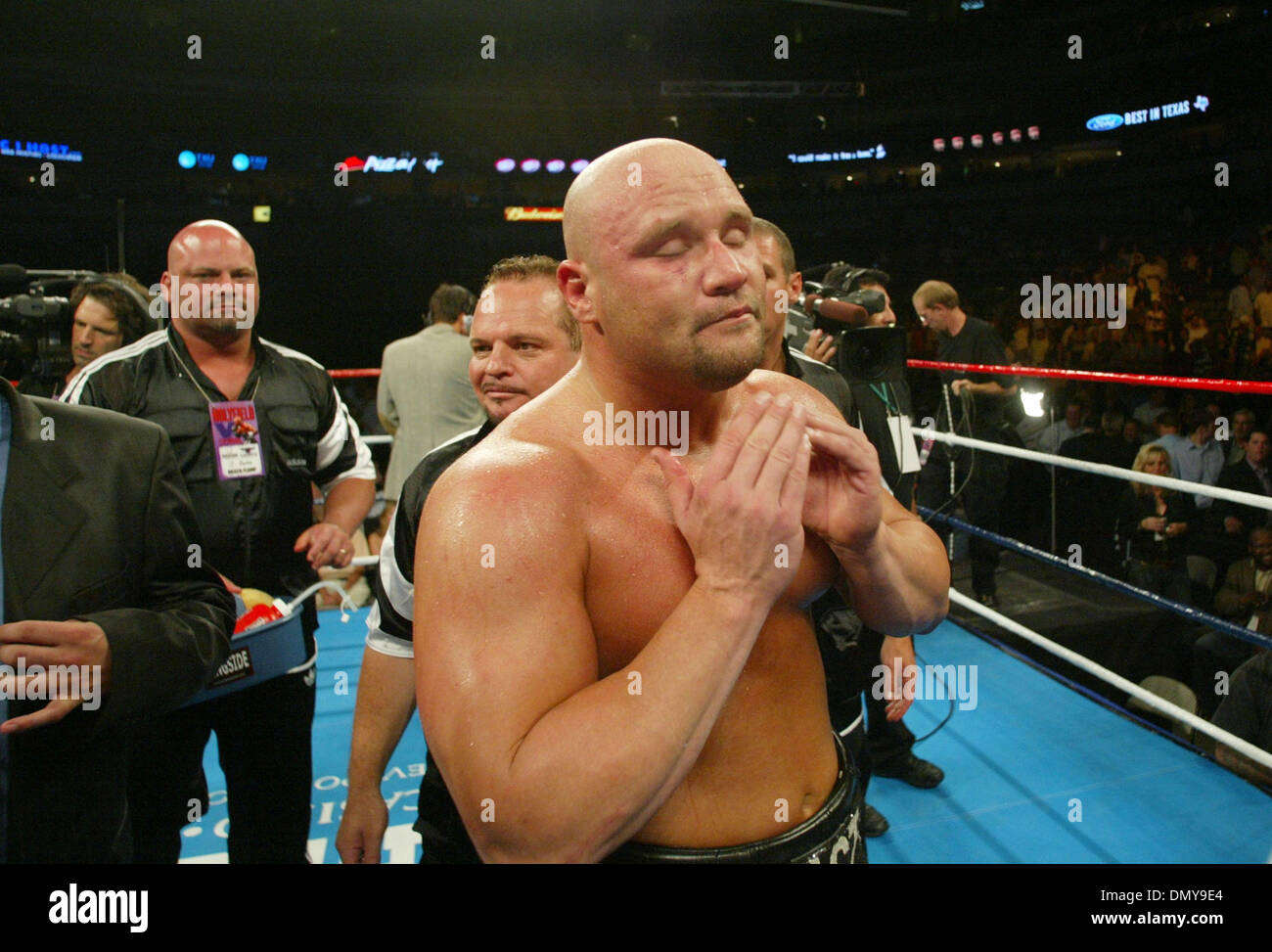 Aug 18, 2006; Dallas, TX, USA; Evander Holyfield fights JEREMY BATES ...