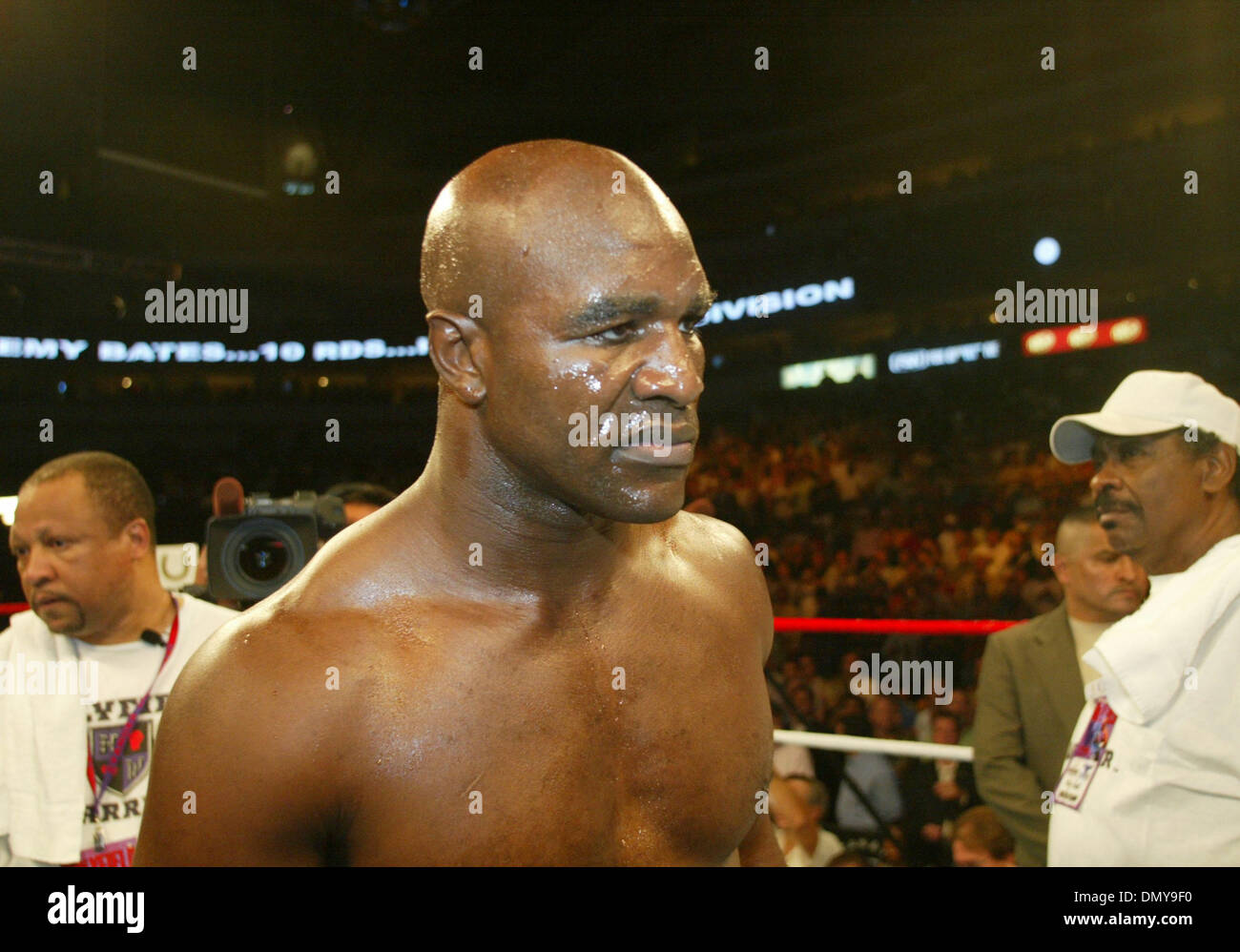 Aug 18, 2006; Dallas, TX, USA; EVANDER HOLYFIELD defeats Jeremy Bates ...