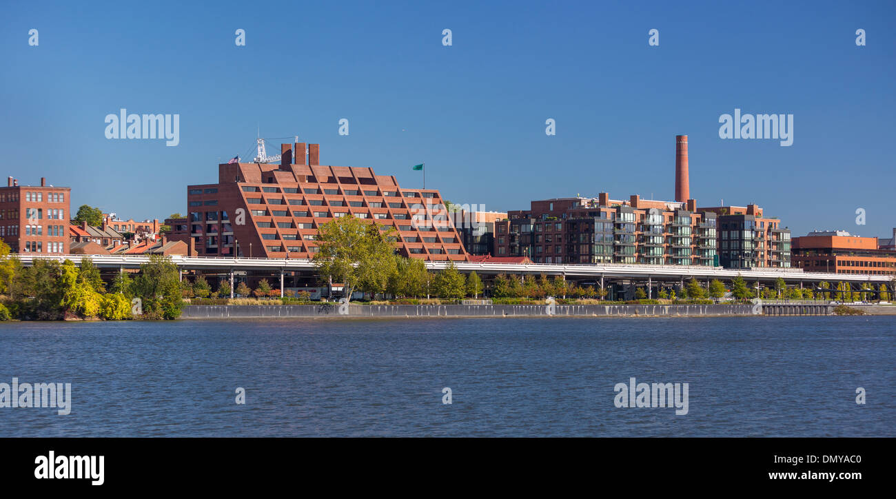 WASHINGTON, DC, USA - Waterfront buildings in Georgetown and elevated ...