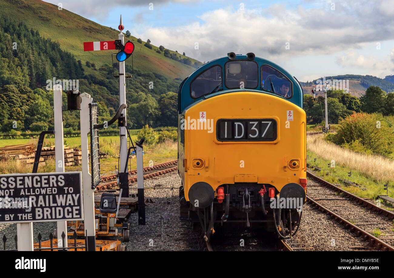 Class 37 (37240/D6940) is seen running on the Llangollen Heritage ...