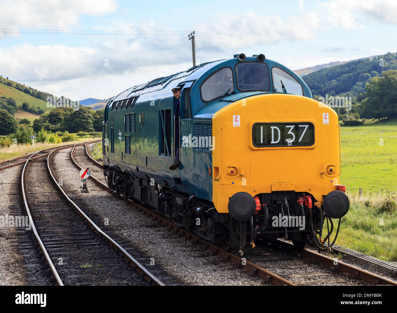 Class 37 37240 d6940 seen running hi-res stock photography and images ...