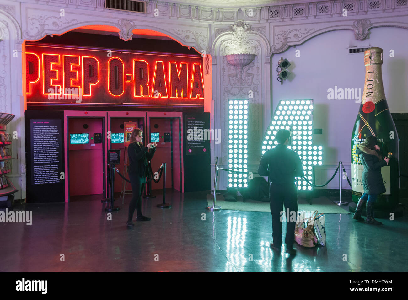 Seven times square new york hi-res stock photography and images - Alamy