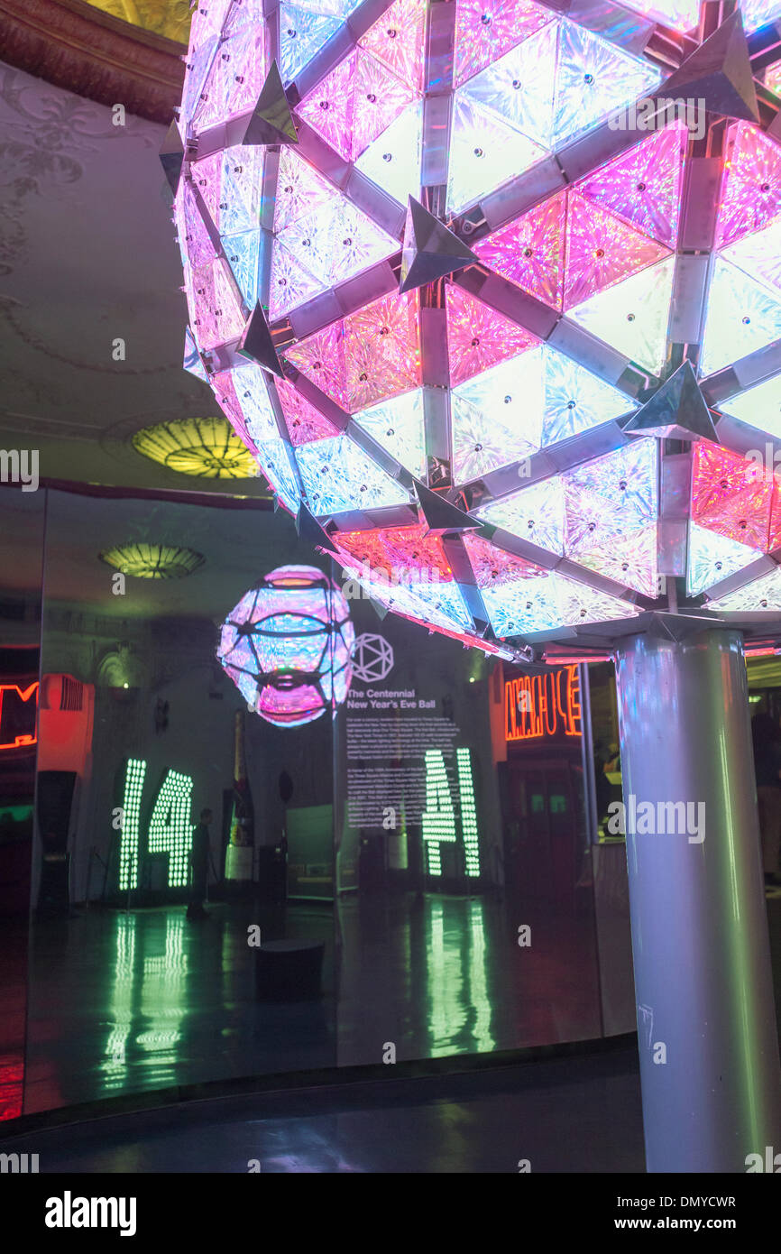 New York, USA. 17th Dec, 2013. Two seven-foot-tall numerals "1" and "4 ...