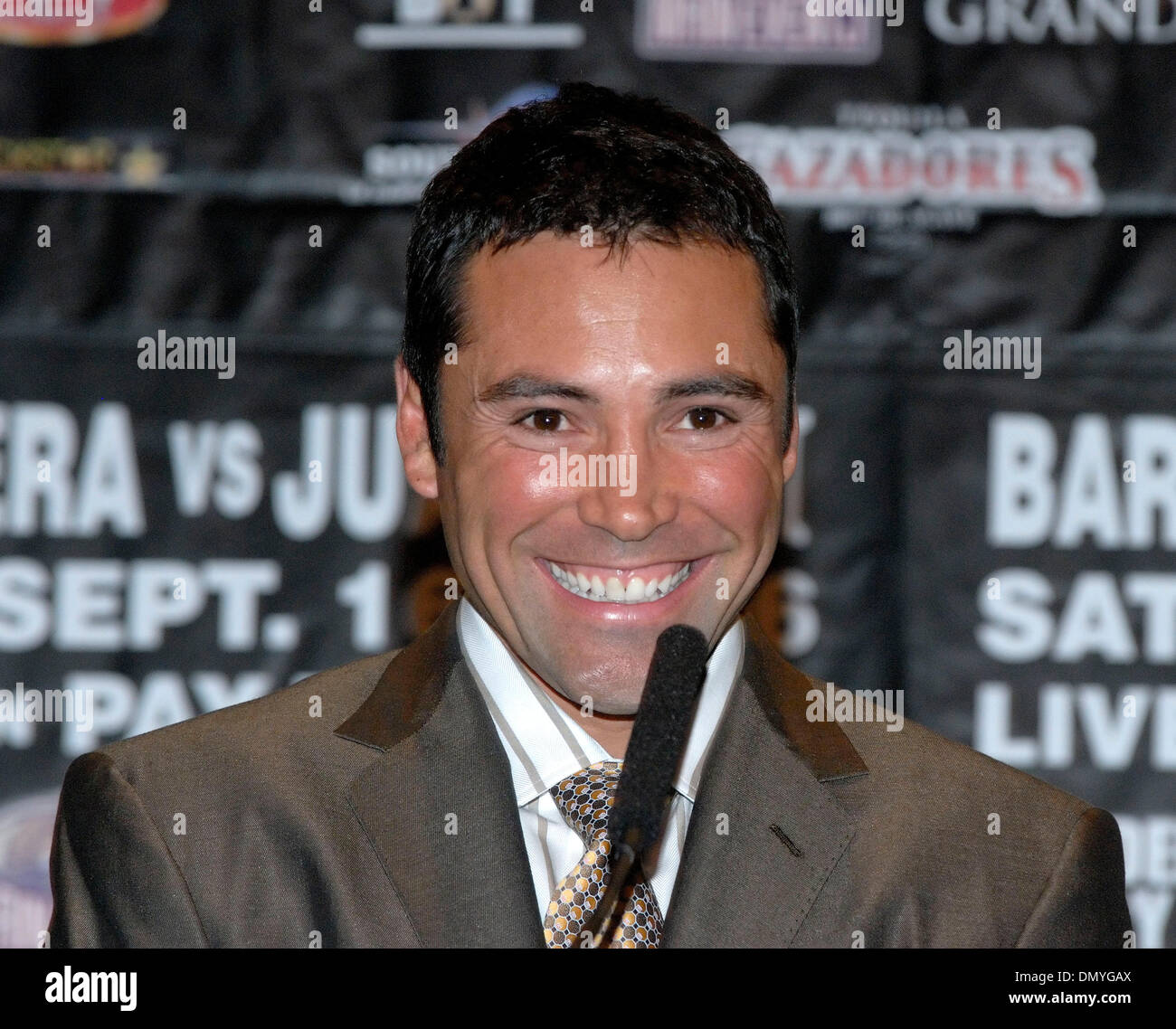 Sep 14, 2006; Las Vegas, NV, USA; Boxer/Promoter OSCAR DE LA HOYA ...