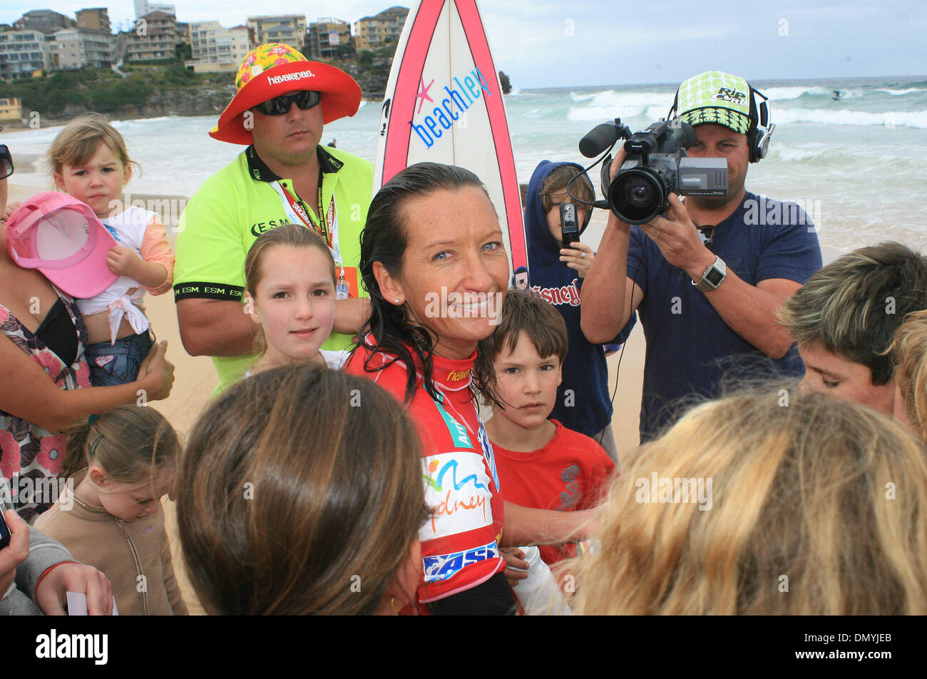Layne beachley surfing hi-res stock photography and images - Alamy