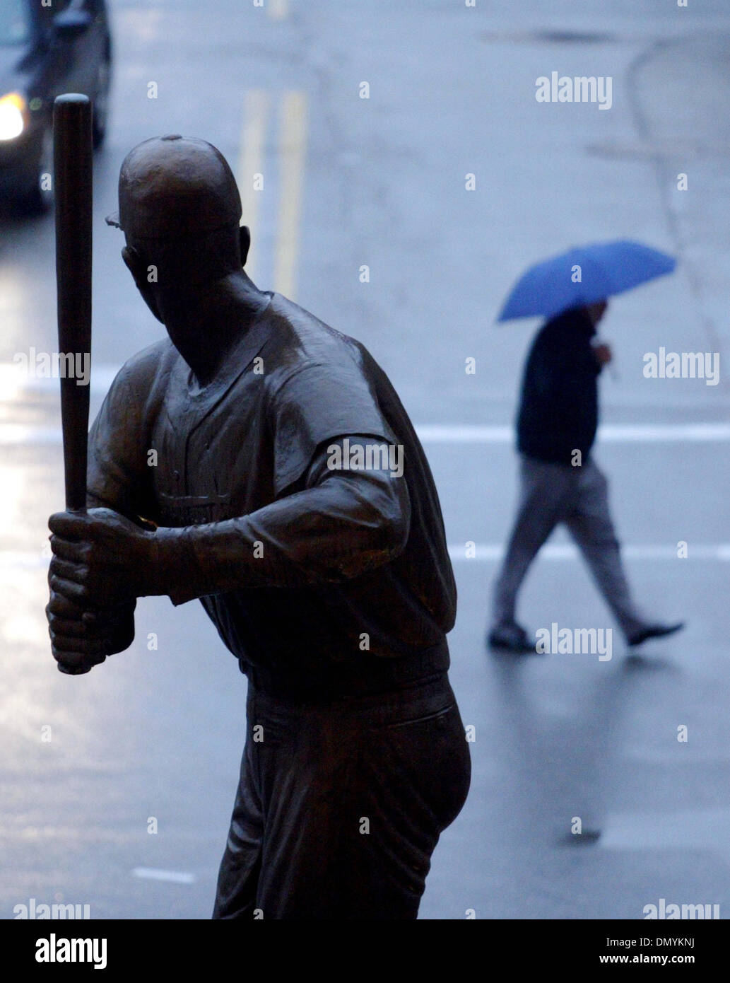 Stan musial statue busch stadium hi-res stock photography and images ...
