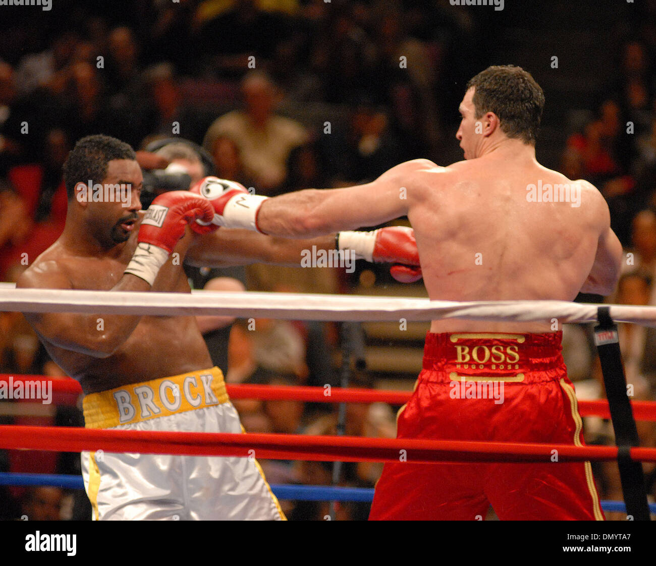 Nov 11, 2006; New York, NY, USA; WLADIMIR KLITSCHKO vs CALVIN BROCK ...