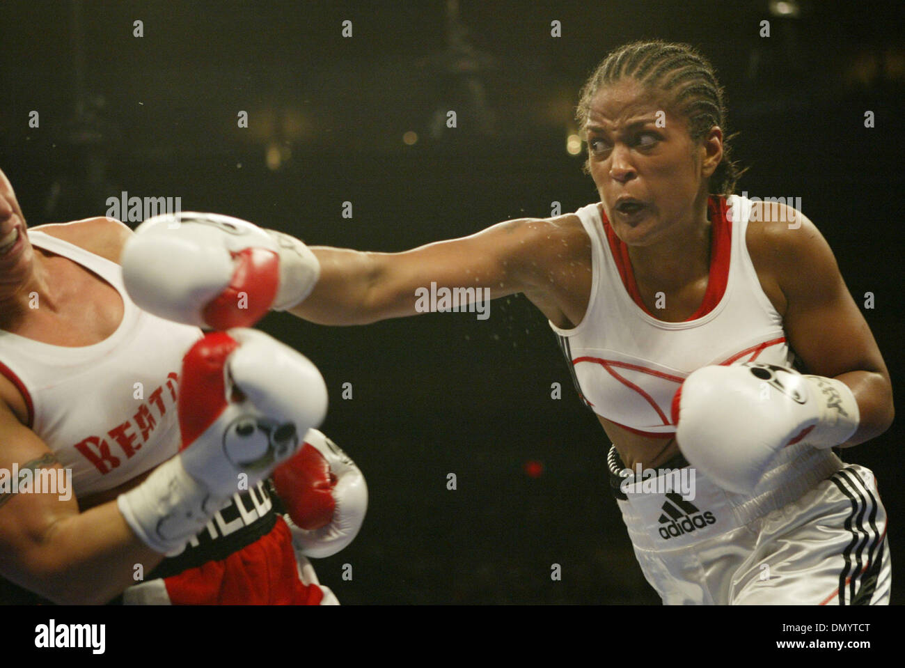 Nov 11, 2006; New York, NY, USA; LAILA ALI vs SHELLY BURTON boxing ...