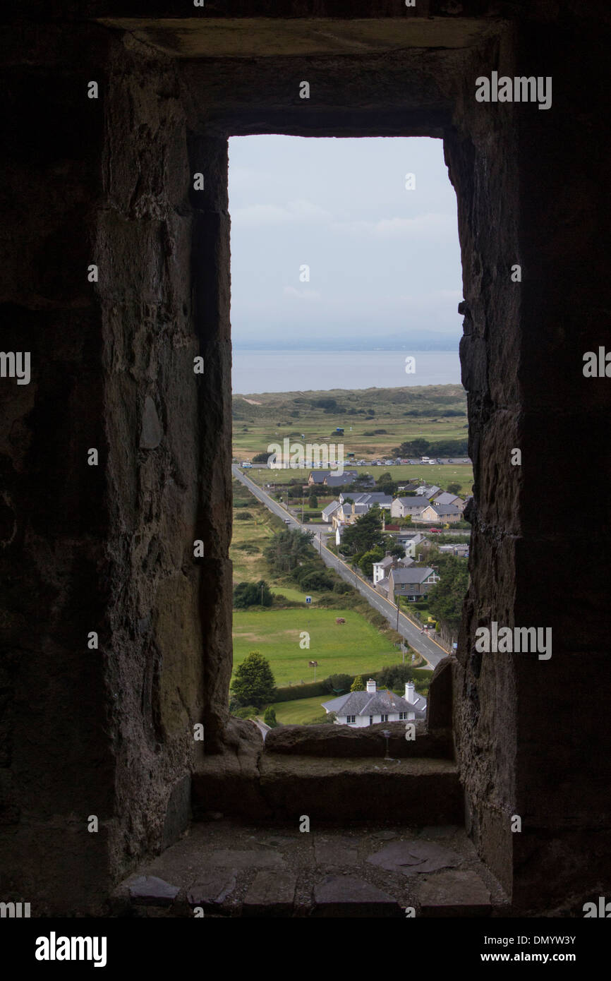 Castle window hi-res stock photography and images - Alamy