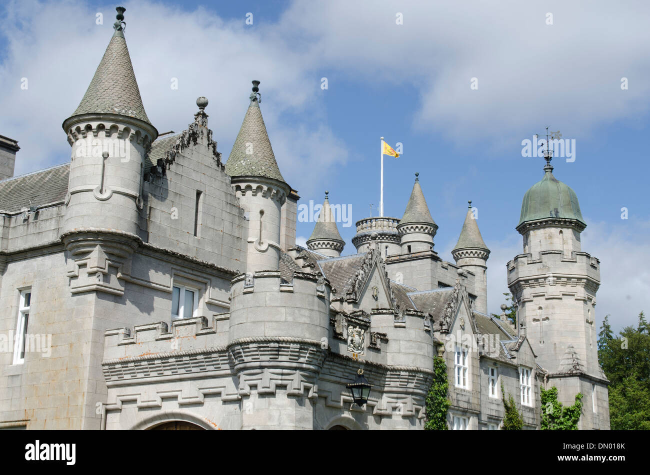 balmoral castle in royal deeside summer home of queen with turrets ...