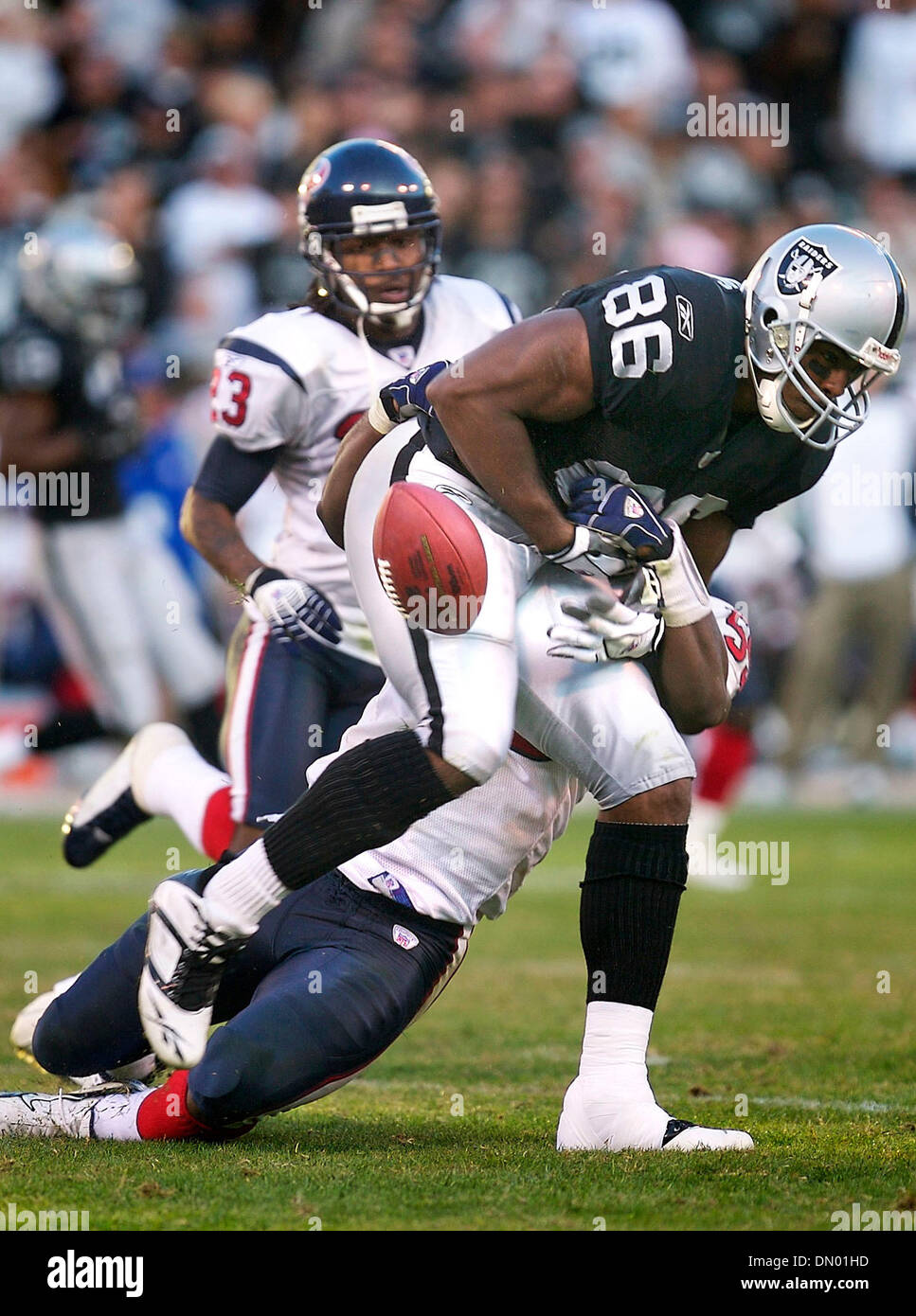 SUNDAY DECEMBER 03, 2006 NAPA, CA. - The Raiders' Randal Williams ...