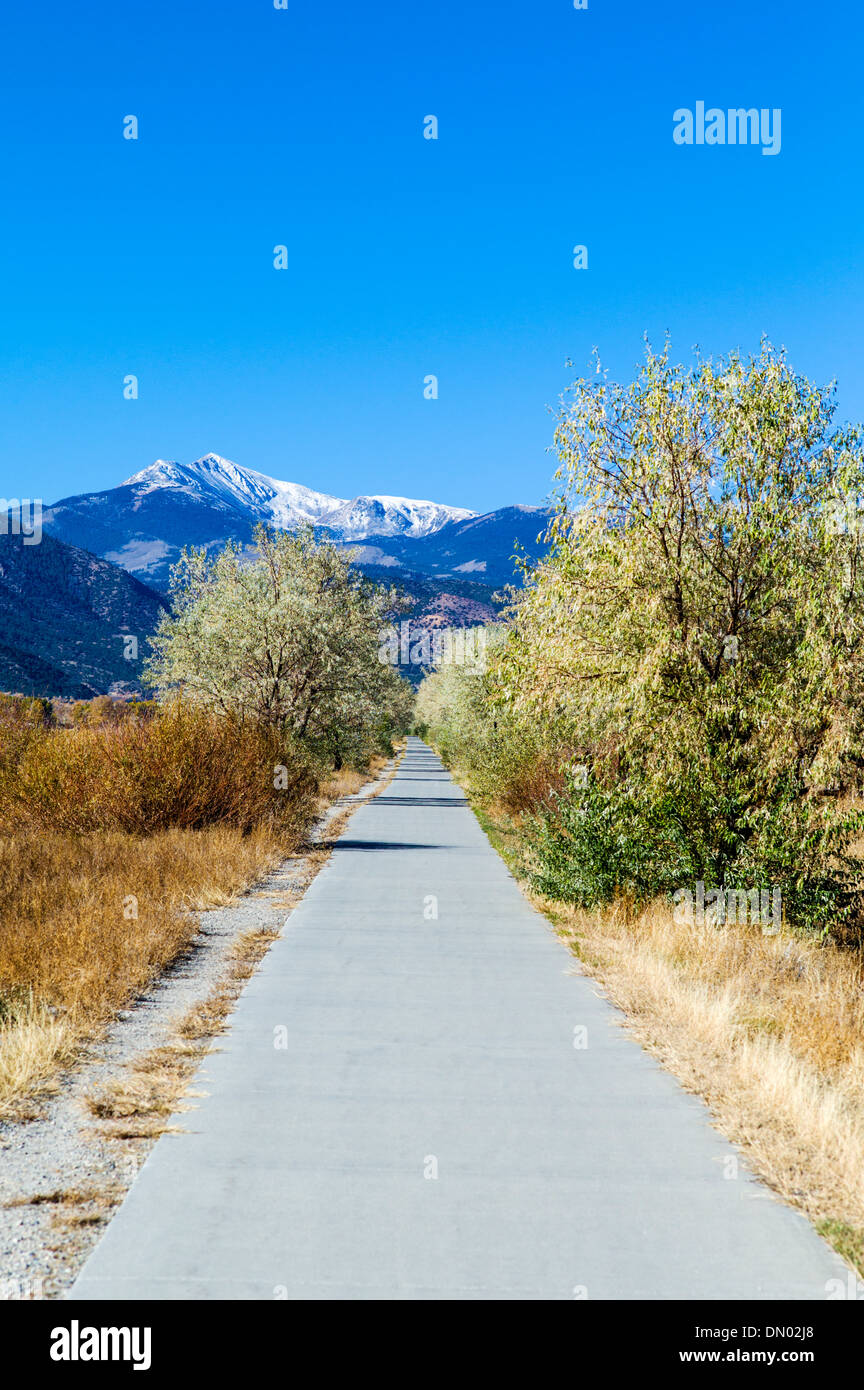 Walking path route hi-res stock photography and images - Alamy