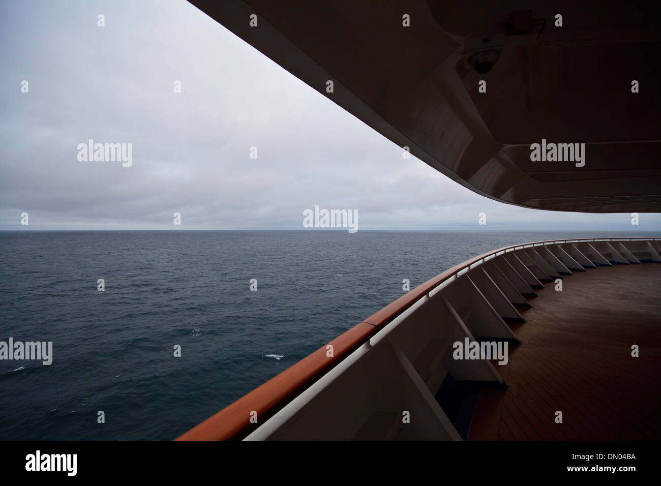 Ship moving in the ocean hi-res stock photography and images - Alamy