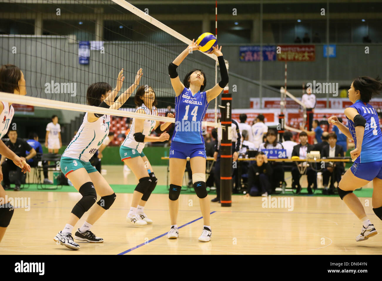 Tokyo Metropolitan Gymnasium, Tokyo, Japan. 13th Dec, 2013. Haruka ...