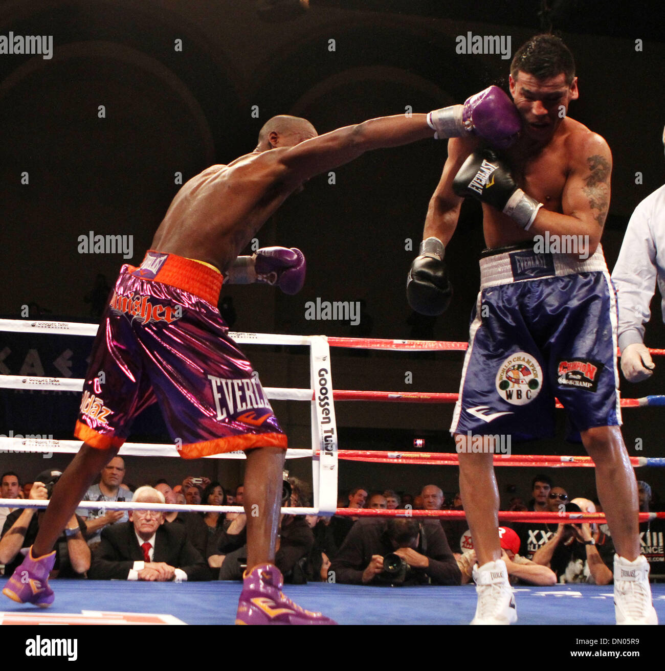 In a straight fight hi-res stock photography and images - Alamy