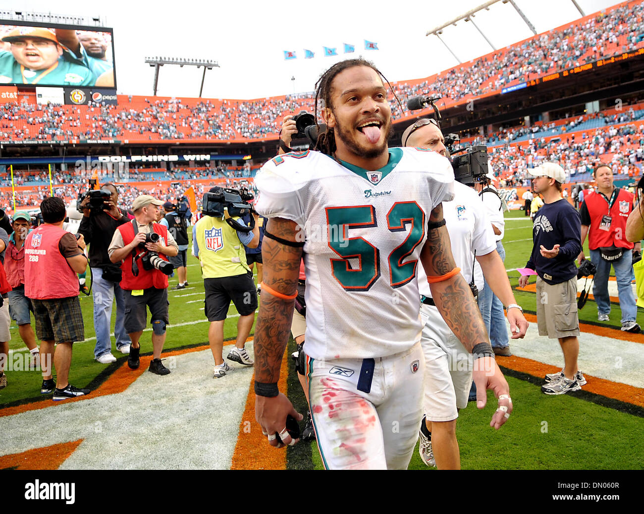 Channing crowder dolphins hi-res stock photography and images - Alamy