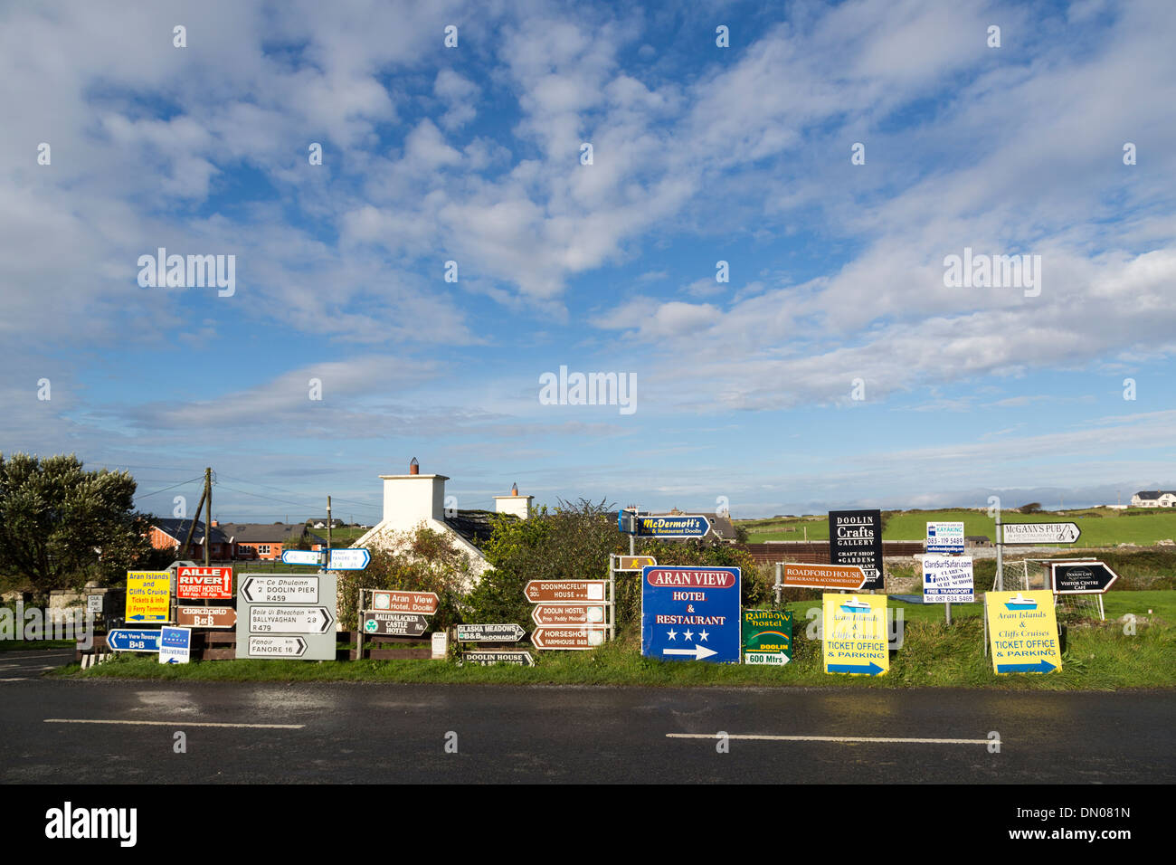 Irish road signs hi-res stock photography and images - Alamy