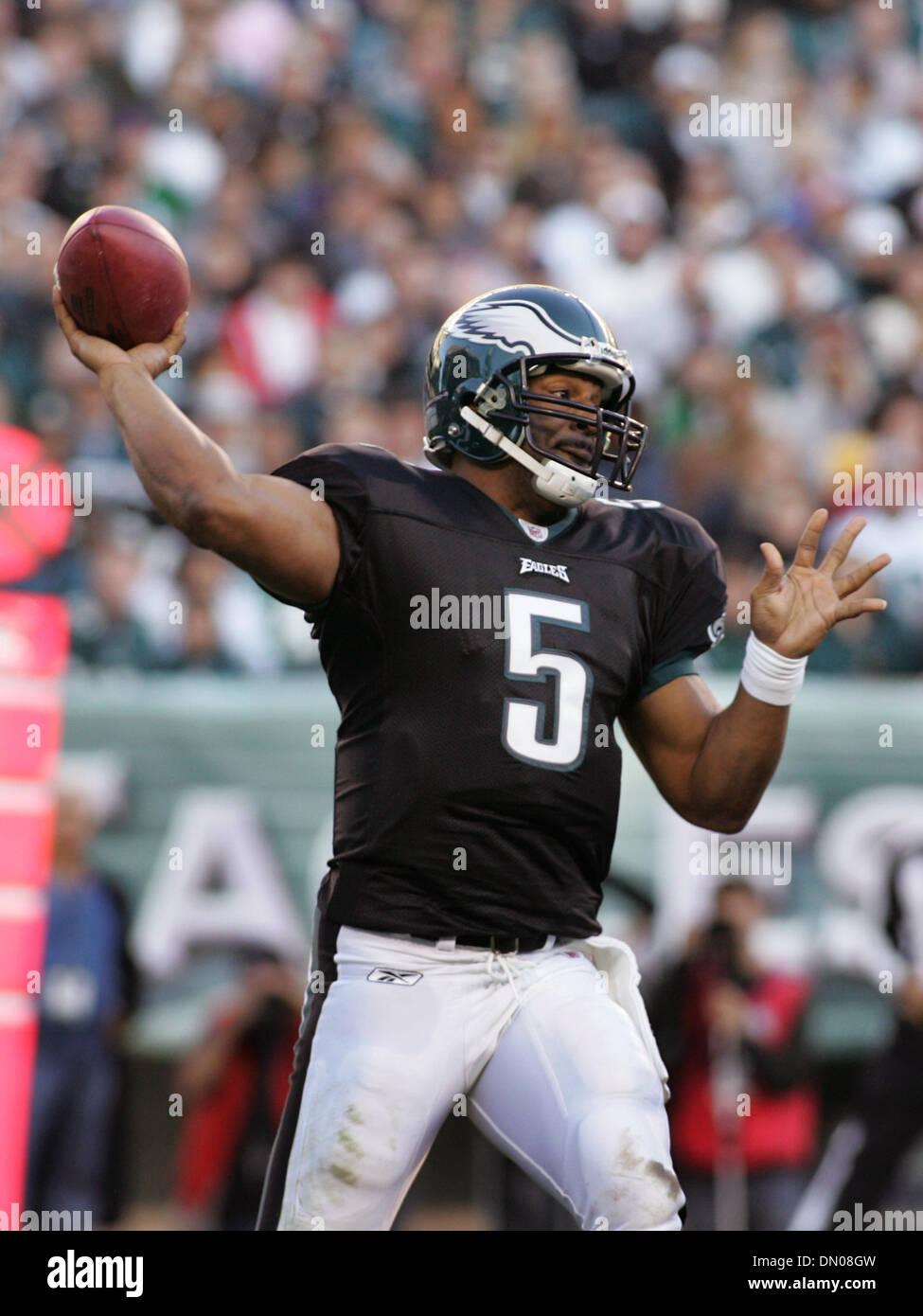 Donovan mcnabb eagles hi-res stock photography and images - Alamy