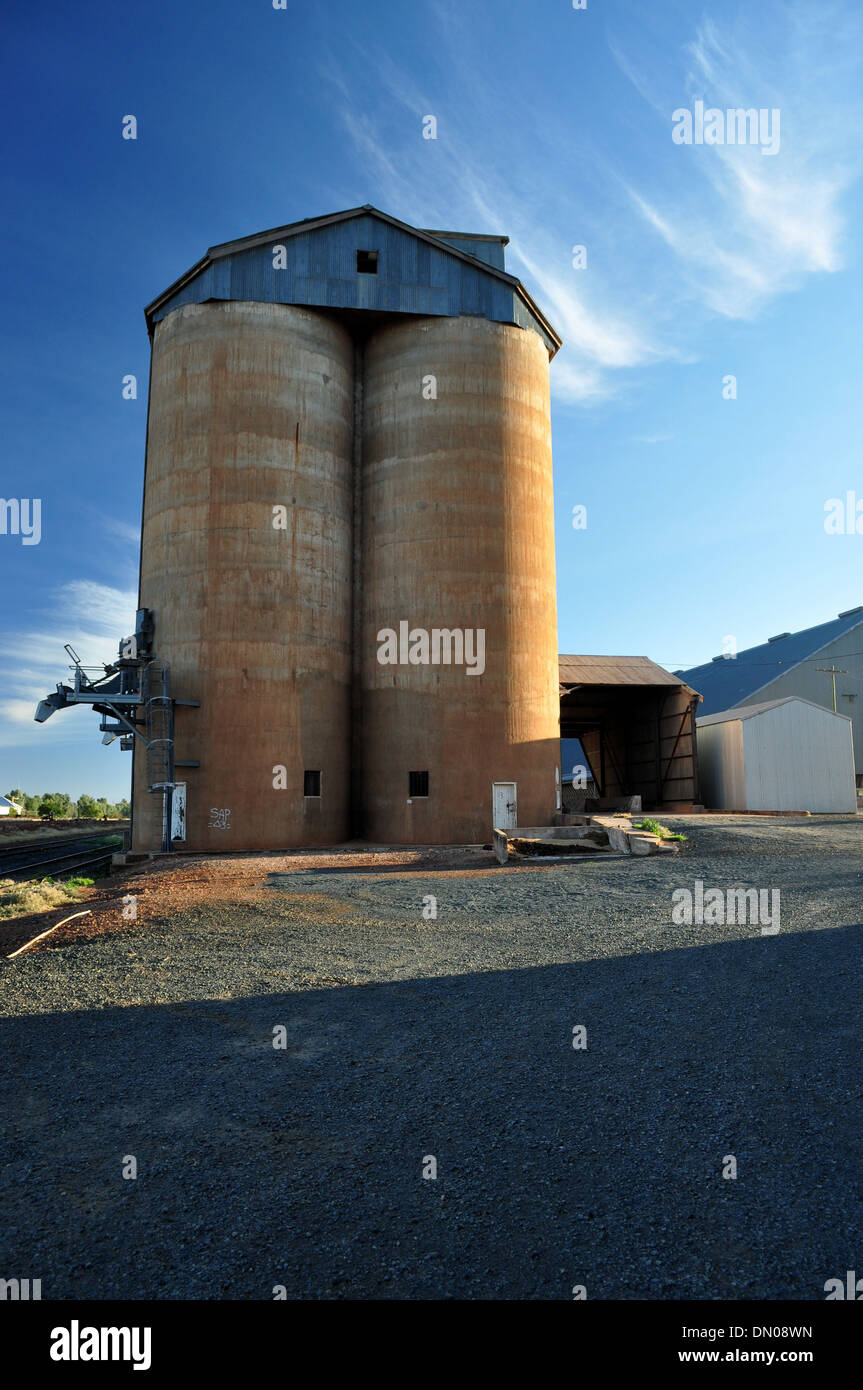 Grain storage facilities hi-res stock photography and images - Alamy
