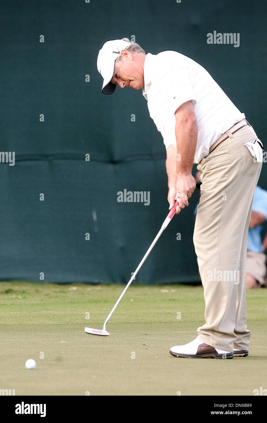 Feb 20, 2010 - Boca Raton, Florida, USA - JOHN COOK putts on the 18th ...