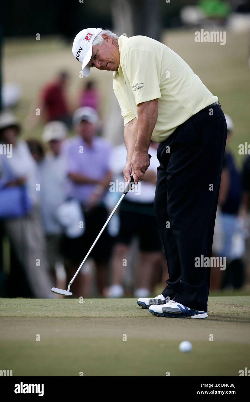Feb 20, 2010 - Boca Raton, Florida, USA - SCOTT SIMPSON putt's on the ...