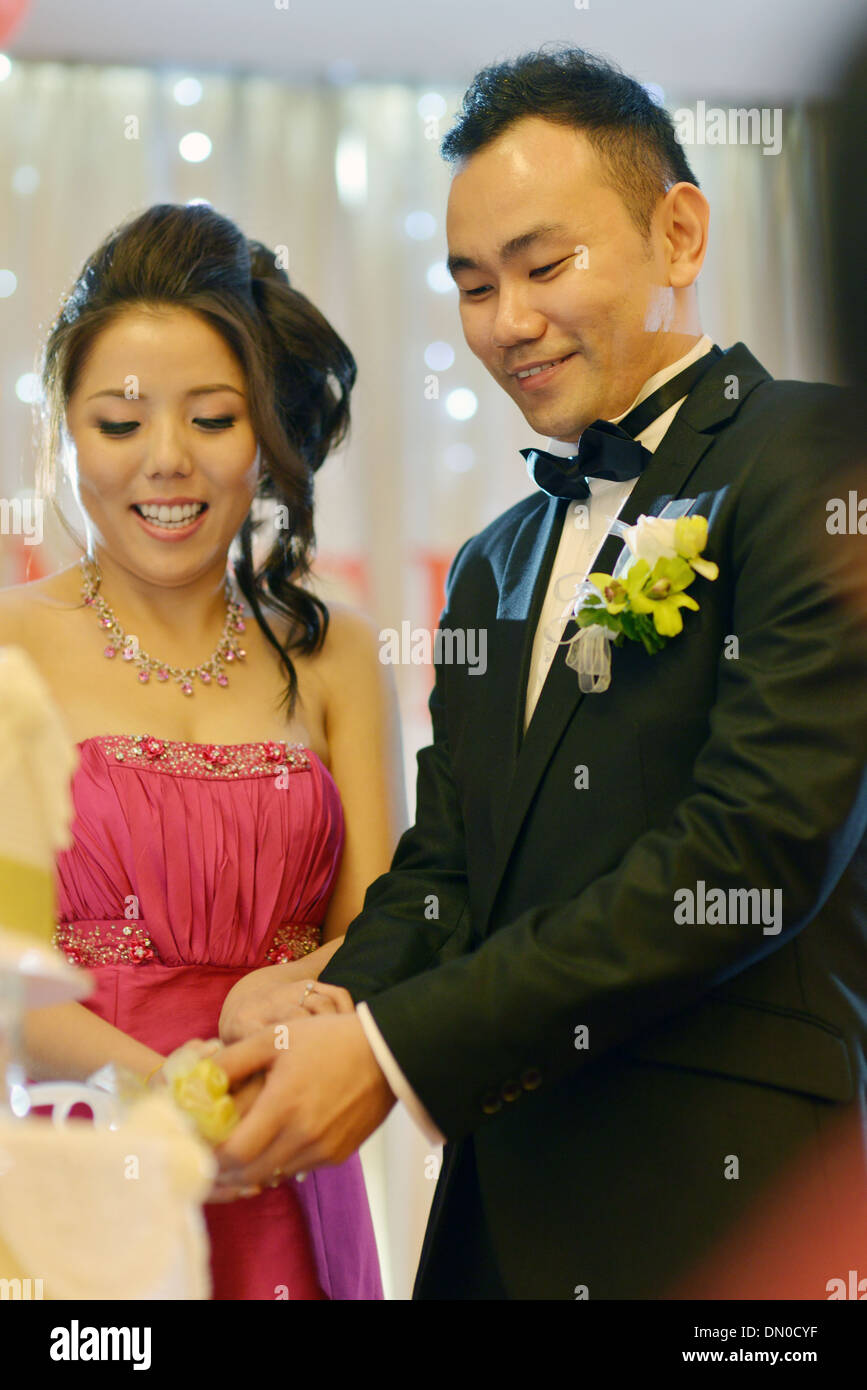 Asian bridal party hi-res stock photography and images - Alamy