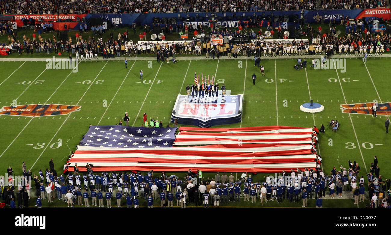 Super bowl star spangled banner hi-res stock photography and images - Alamy