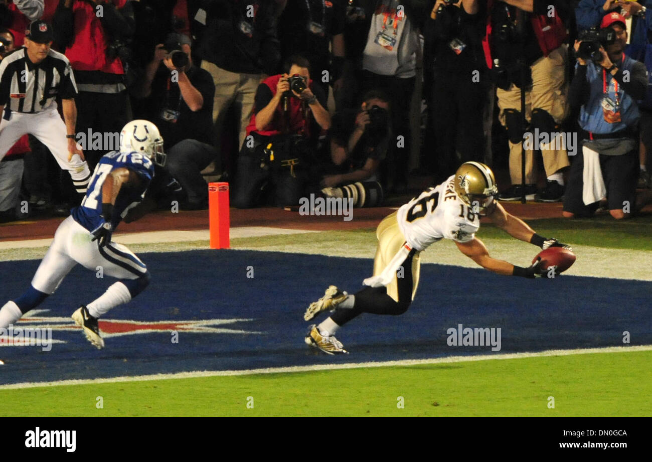 Feb. 07, 2010 - Miami Gardens, Florida, USA - The Saints LANCE MOORE makes a catch for a two ...