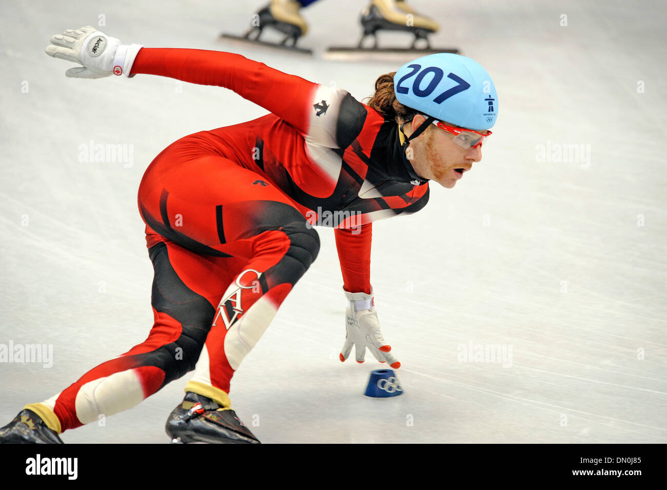 Mens speed skating relay hi-res stock photography and images - Alamy
