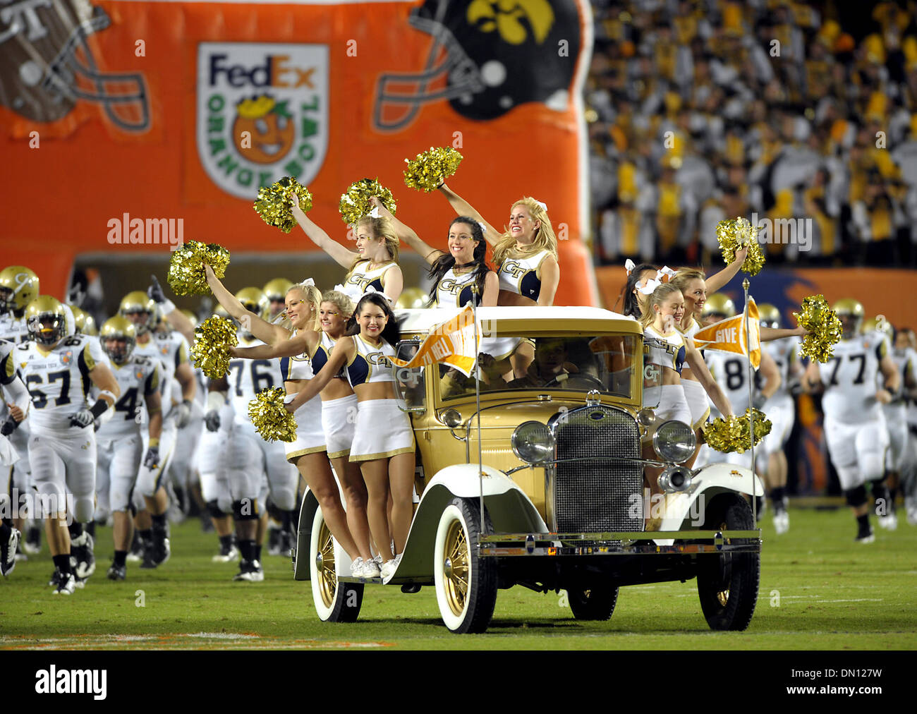 Georgia tech cheerleaders hi-res stock photography and images - Alamy