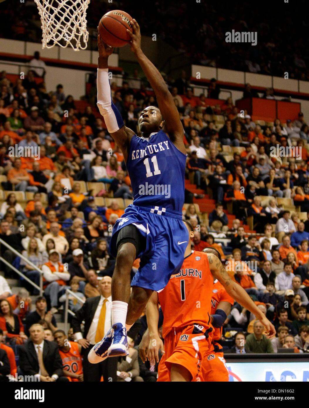 Jan. 16, 2010 - Auburn, Kentucky, USA - Kentucky's John Wall went in ...
