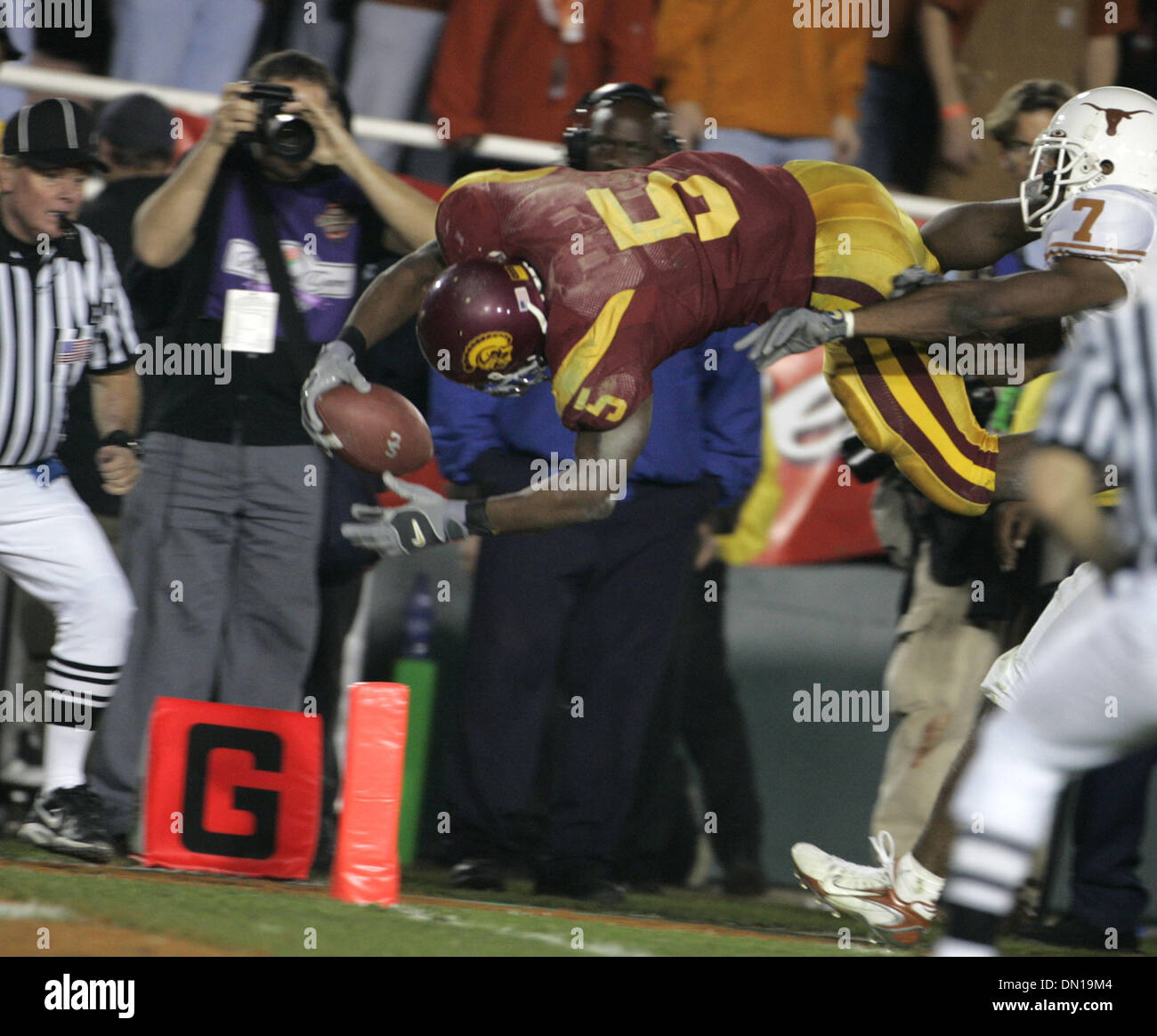 A trophy and a rose bowl hi-res stock photography and images - Alamy
