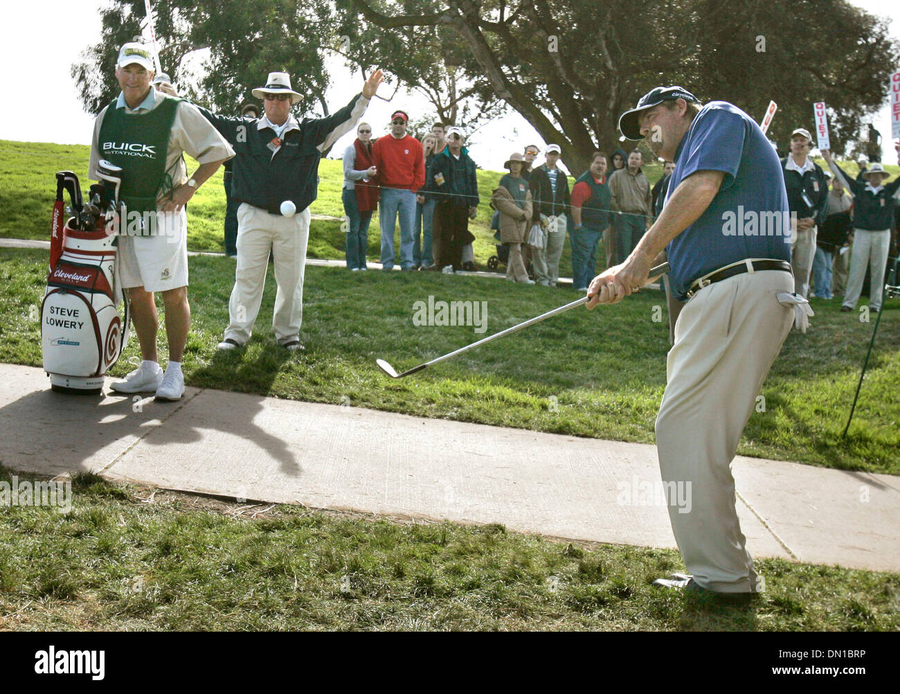 Jan 28, 2006; La Jolla, CA, USA; GOLF: STEVE LOWERY tries to chip on to ...