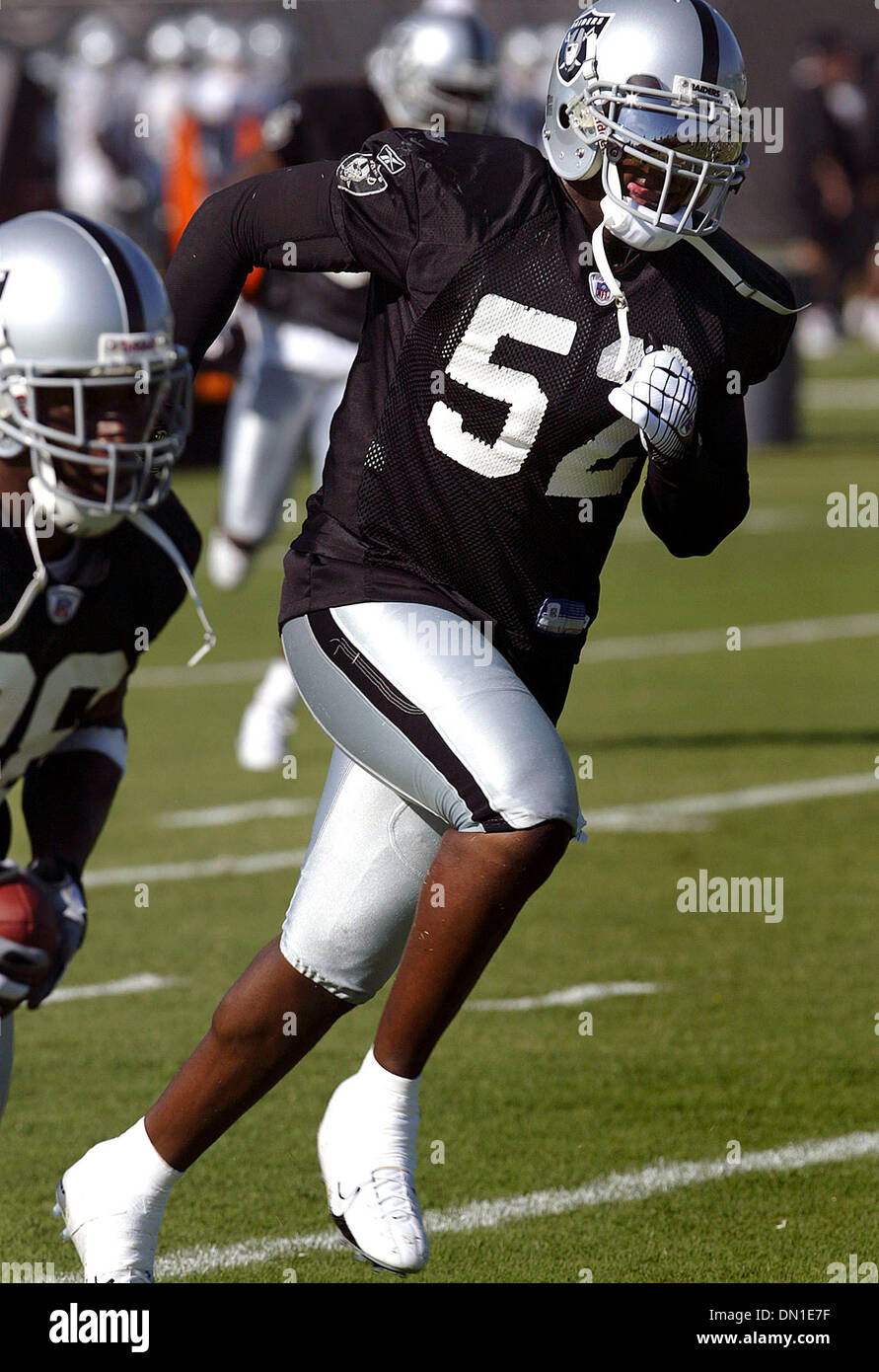 MONDAY JULY 24, 2006 NAPA, CA. - Raiders Linebacker Kirk Morrison runs ...