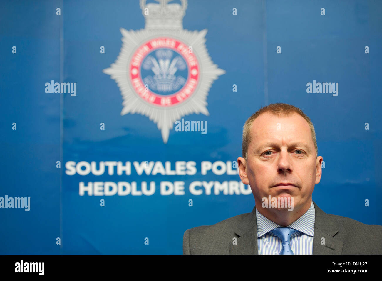 Senior investigating officer detective hi-res stock photography and ...