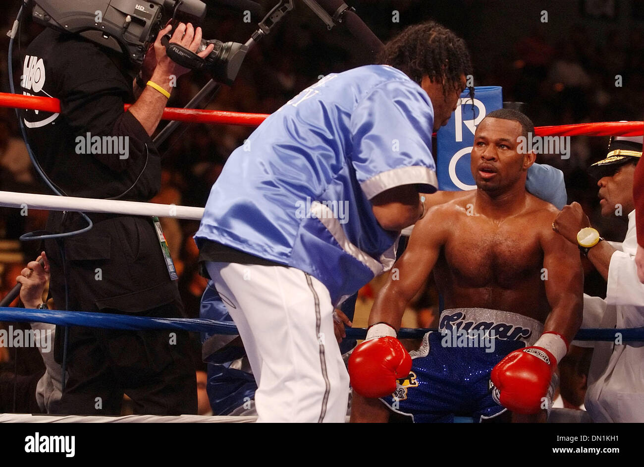 Feb 25, 2006; Las Vegas, NV, USA; "SUGAR" SHANE MOSLEY defeats ...