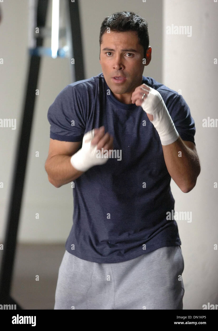 Mar 01, 2006; Los Angeles, CA, USA; Boxer/promoter OSCAR DE LA HOYA ...